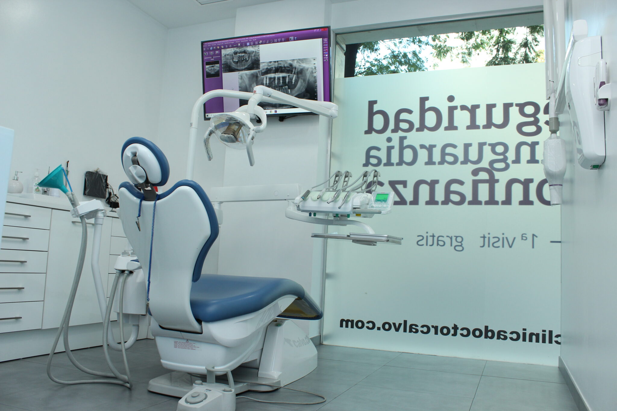 Inicio - Clínica dental Doctor Calvo en Sevilla